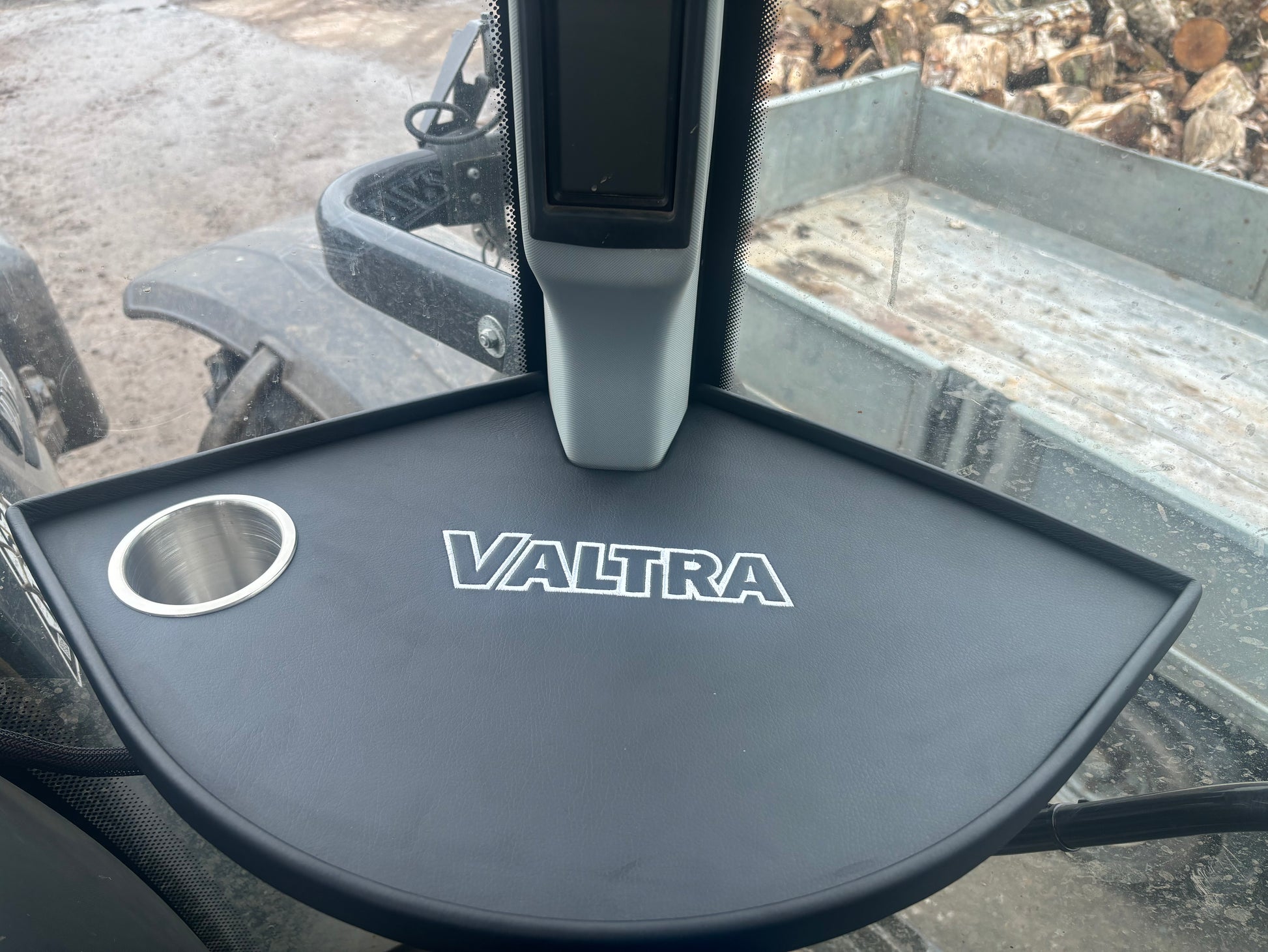 Valtra N & T Series Cab Table – Dig 'a' Mat